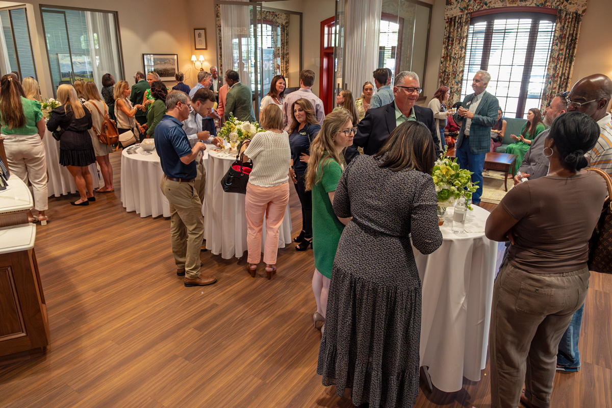 Bank Independent Holds Ribbon Cutting for South Huntsville